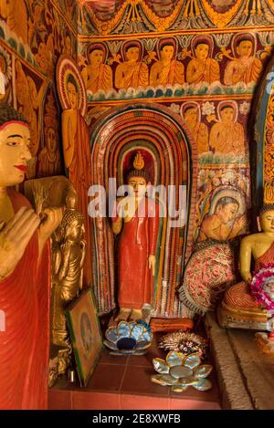 Buddha Stautes and wall painting in Kandy, Temple of the Tooth ...
