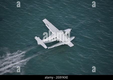 An air to air portrait of a Cessna 208 Grand Caravan float plane Stock ...