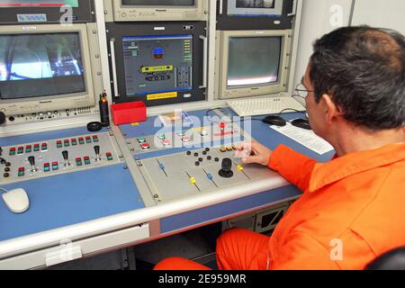 Presentation of the last fiber optic submarine cable installation SEA ...