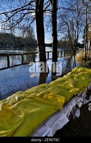River Don at Sprotbrough in flood Stock Photo - Alamy