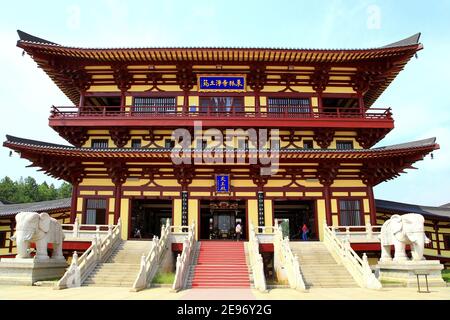 Jiangxi jiujiang lushan donglin temple Stock Photo - Alamy