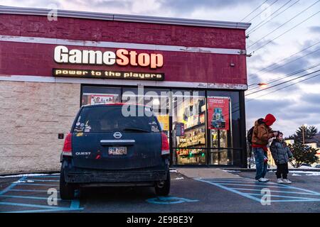 GameStop store front in retail mall Stock Photo - Alamy