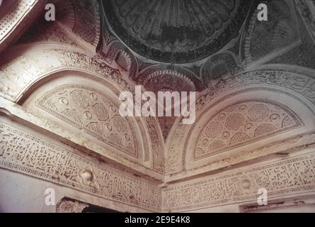 Yemen, Ta'izz, Al-Ashrafiya Mosque Stock Photo - Alamy