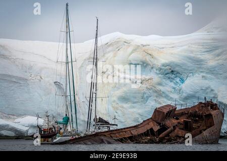 Governoren shipwreck, Foyn Harbour, Antarctica Stock Photo - Alamy