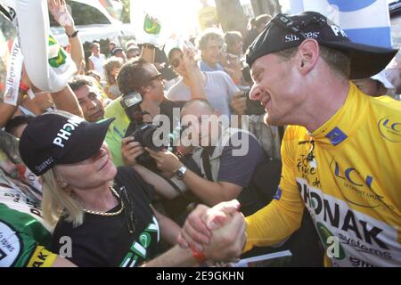 Floyd Landis of the USA and Phonak (yellow jersey race winner ...