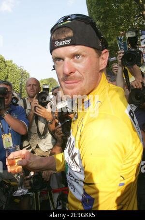 Floyd Landis of the USA and Phonak (yellow jersey race winner ...