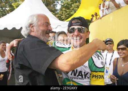 Floyd Landis of the USA and Phonak (yellow jersey race winner ...