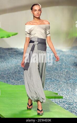 Model presents a creation of Marc Jacobs Spring 2007 Fashion Show as ...