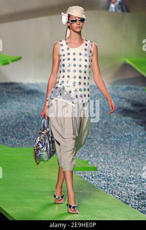 Model presents a creation of Marc Jacobs Spring 2007 Fashion Show as ...