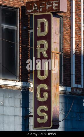 Vintage drugstore sign on old downtown building Stock Photo - Alamy