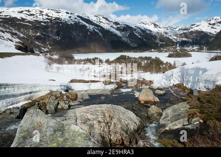 The frozen lake Storevatnet and Storevassøyna island, Matredal, Norway ...