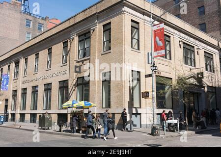 Apple store in Soho New York City Stock Photo - Alamy