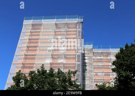 Scaffolding: Scaffolded high rise building (Germany Stock Photo - Alamy