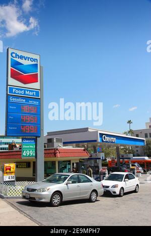 A Chevron gas station in America Stock Photo - Alamy