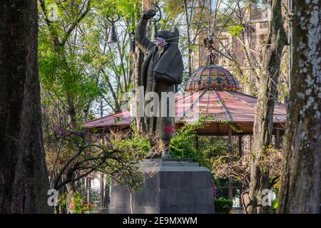 Statue of Mexican historical figure wearing face masks in park Stock ...