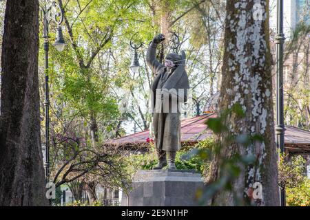 Statue of Mexican historical figure wearing face masks in park Stock ...