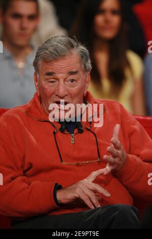 Peter Falk lors de l'enregistrement de l'emission Vivement Dimanche a ...