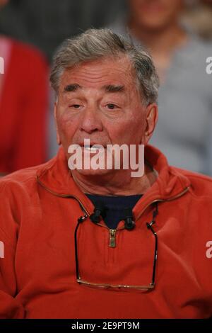 Peter Falk lors de l'enregistrement de l'emission Vivement Dimanche a ...