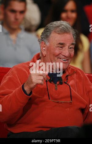 Peter Falk lors de l'enregistrement de l'emission Vivement Dimanche a ...