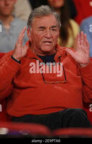 Peter Falk lors de l'enregistrement de l'emission Vivement Dimanche a ...