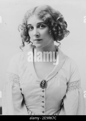 Mrs. Chas Hopkins as Columbine Stock Photo - Alamy