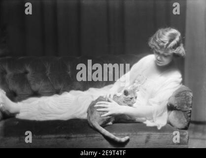 Murdock, Ann, Miss, with Buzzer the cat, portrait photograph, 1914 July ...