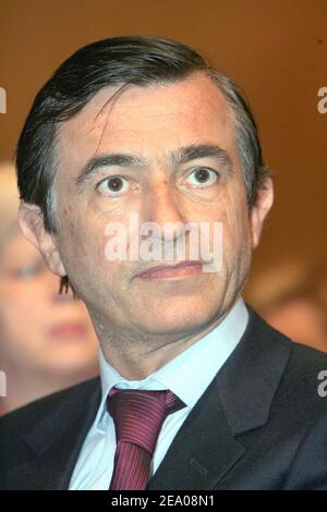 (L-R) French Health Minister Philippe Douste-Blazy, French singer ...