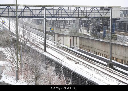 Ashford, Kent, UK. 07 Feb, 2021. UK Weather: Storm Darcy hits the town ...