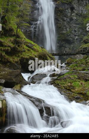 Froda waterfall, Valle Verzasca near Sonogno, Froda, Ticino ...