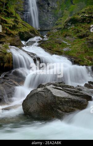 Froda waterfall, Valle Verzasca near Sonogno, Froda, Ticino ...