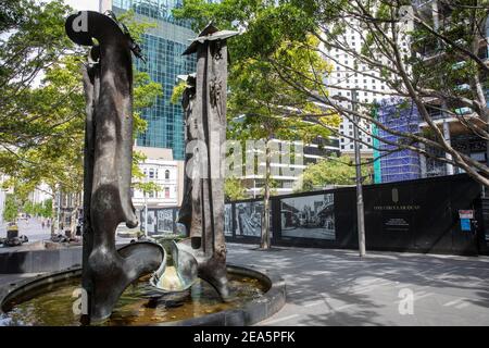 Tank stream bronze fountain sculpture in Herald Square Circular Quay ...