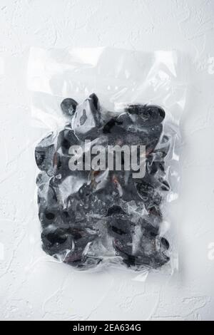 Vacuum packed whole shell mussels isolated on white Stock Photo - Alamy