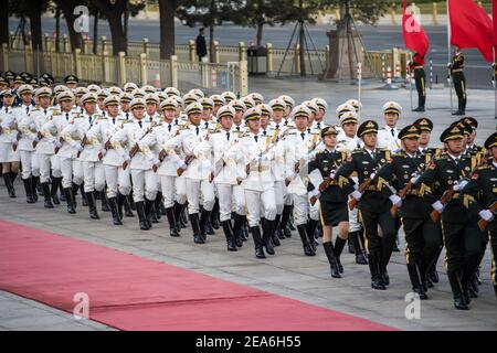 Chinese male and female soldiers of the presidential honour guard ...