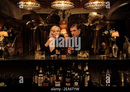 DAN STEVENS in BLITHE SPIRIT (2020), directed by EDWARD HALL. Credit ...