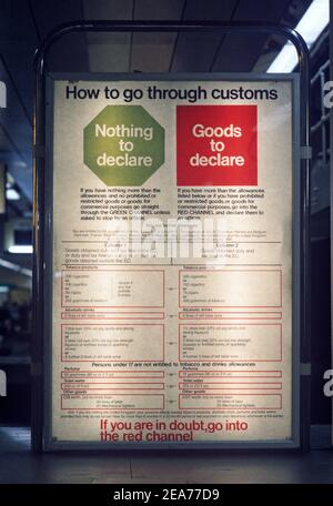 Green Channel 'nothing to declare' Customs passenger scrutiny point at ...