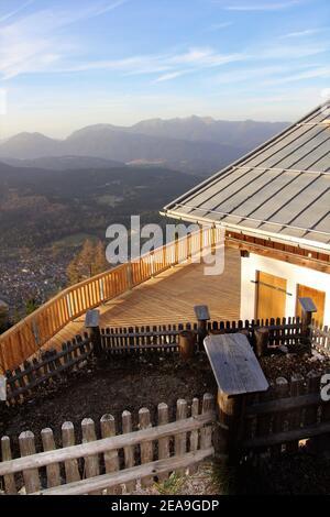 Mittenwalder Hütte, terrace in the sunset, behind the Wetterstein ...