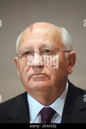 Washington, D.C. - October 3, 2005 -- United States President George W ...