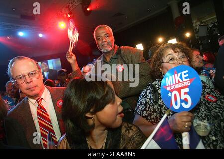 Supporters cheer New York Mayor Michael Bloomberg as he enters his ...
