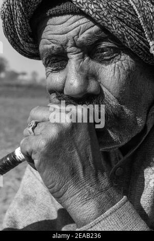 Farmer Smoking Hookah, Rural Life, Punjab, Pakistan Stock Photo - Alamy