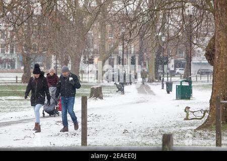 Clapham Common in the snow Stock Photo - Alamy