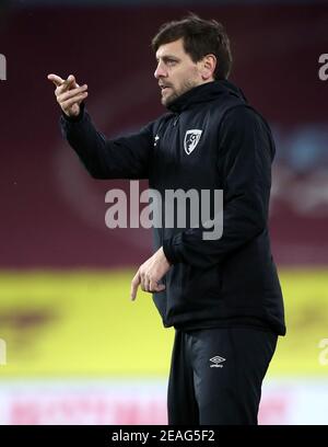 Soccer - FA Cup - Burnley v Bournemouth - Turf Moor. Burnley's Ian ...