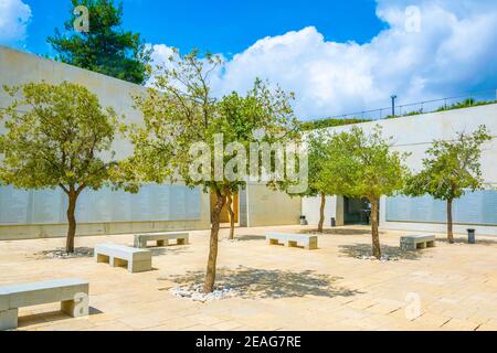Yad Vashem Holocaust memorial park in Jerusalem, Israel Stock Photo - Alamy