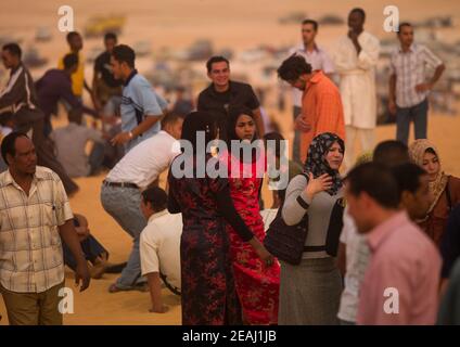 People and cars in the desert, Tripolitania, Ghadames, Libya Stock ...