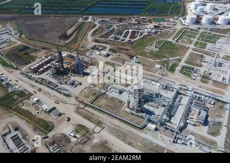 Oil refinery plant for primary and deep oil refining. Equipment and ...