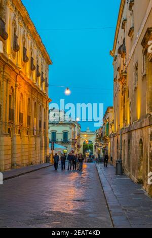 Sunset view of the corso Vittorio Emanuele in Noto, Sicily, Italy Stock ...
