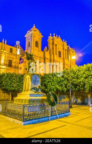 Night view of the Basilica Minore di San Nicolò in Noto, Sicily, Italy ...