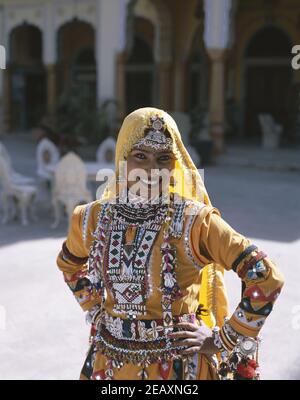 India, Rajasthan, Jaipur, Woman Dressed in Traditional Costume Stock ...