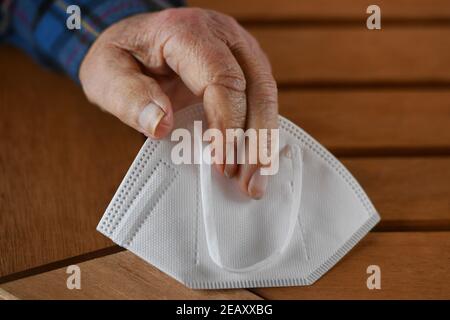 Garching, Deutschland. 10th Feb, 2021. Ruestiger old man (92 years old ...
