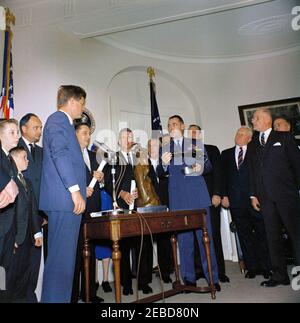 AVIATION X-15 MAJOR ROBERT WHITE BESIDE 8 MARCH 1961 Stock Photo - Alamy