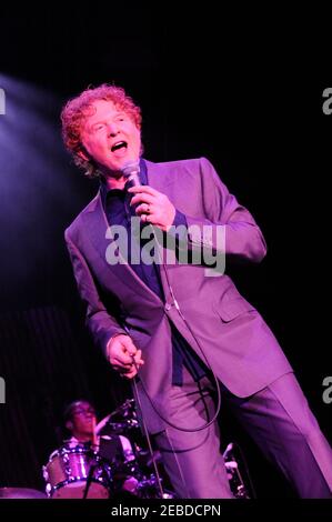 Mick Hucknall lead singer of Simply Red in Concert Stock Photo - Alamy